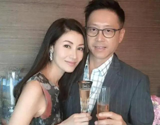 Li Jiaxin took a group photo of the family of three, and her 11-year ...