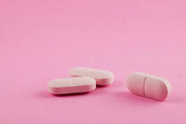 In addition to contraception, this small pill has 4 "hidden" functions ...