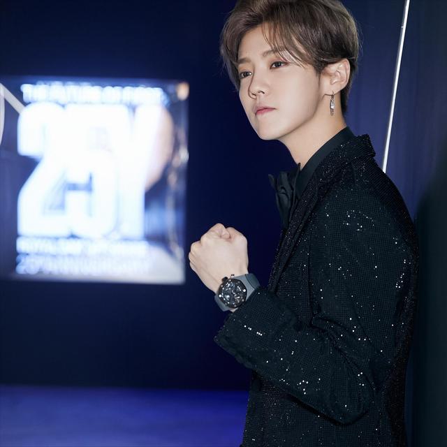 Lu Han and Guan Xiaotong are high-profile celebrity couples in the entertainment industry, and ...