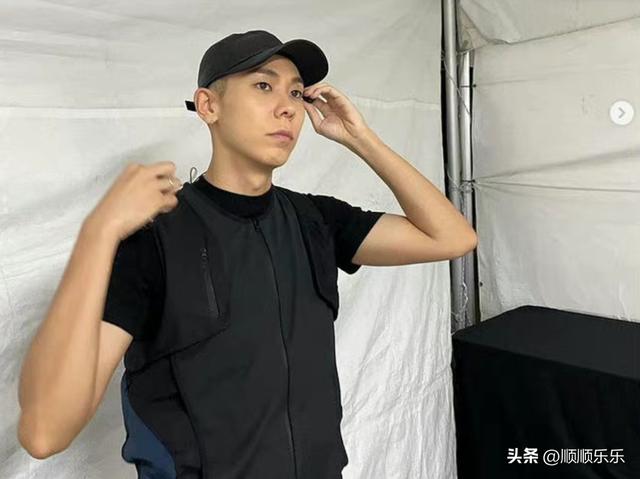 The famous Korean male rapper LOCO officially announced that he will ...