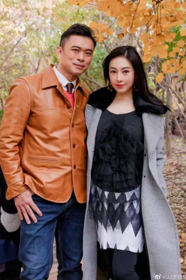 The 7th anniversary of marriage JJ Jia Xiaochen took a group photo on New Year's Day and her ...