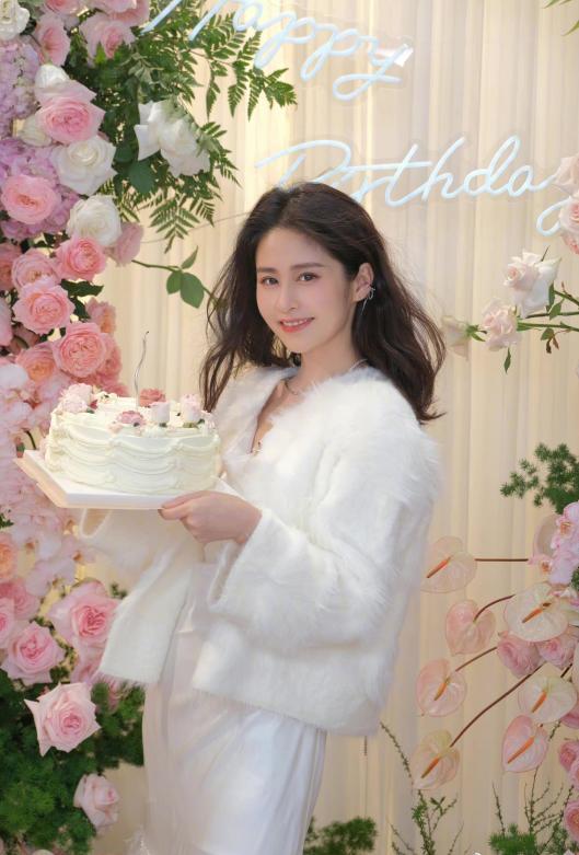 Jing Tian and Qiao Zhenyu celebrated Ying Er's birthday, and Fu Xinbo ...