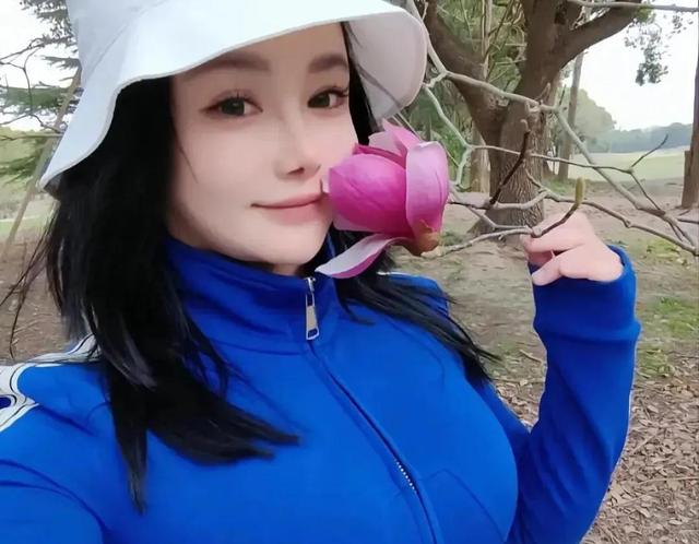 Hot mom Ran Yingying, with a hot body like a "gourd", has a bumper harvest in love, family and ...