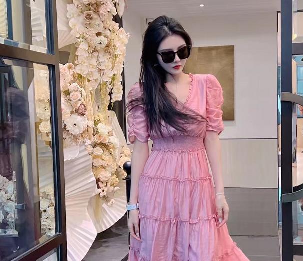 The anchor of "Xinxuan" brought the goods, and the "Little Yellow Car ...