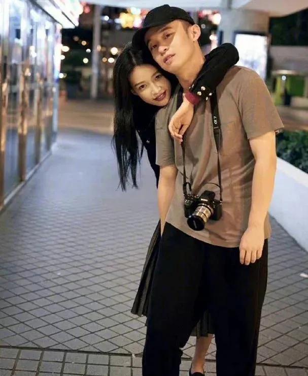 Dong Zijian and Zhang Yi divorced, is there really no eternal love in the entertainment industry ...