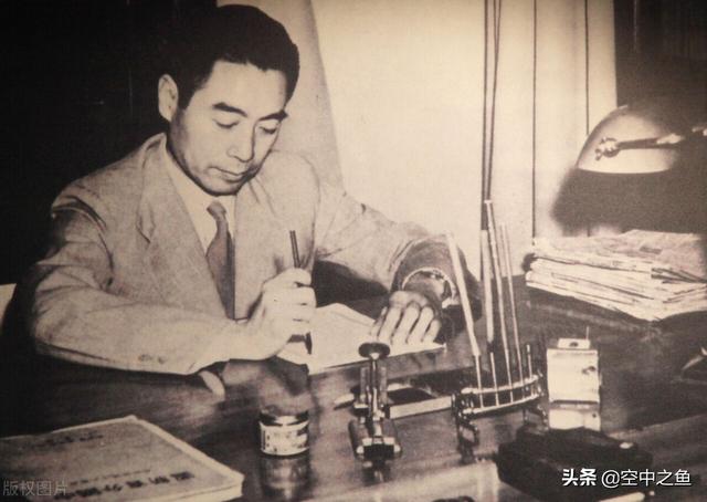 How high is Premier Zhou's status in the army? In 1955, why did Zhu De ...