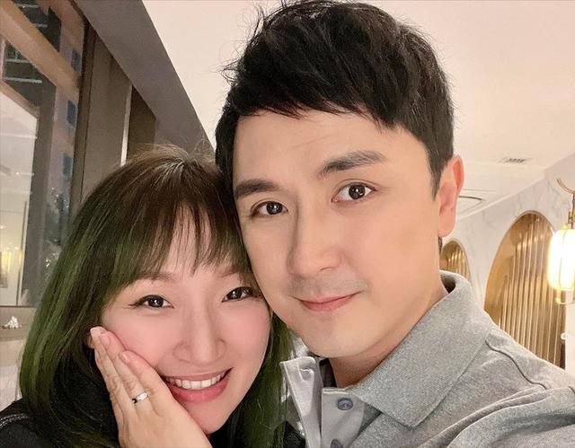 Li Yonghao posted recent photos of the couple after half a year of ...