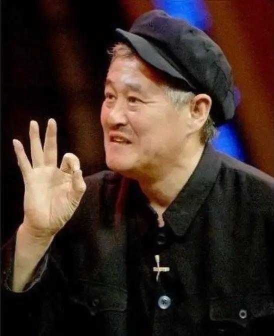 Thinking of Uncle Benshan's sketch lines, "What are you living for ...