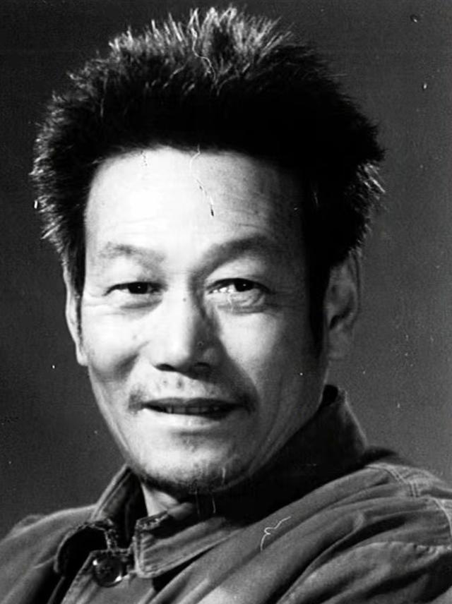 Director Guan Hu's father, Guan Zongxiang, died at the age of 101. His ...