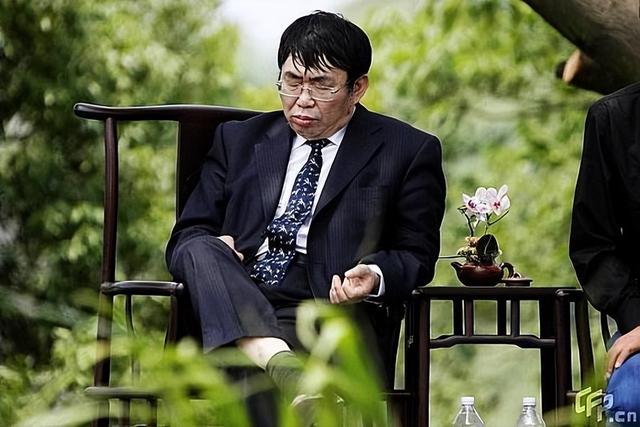 Nie Weiping's brilliant life, smoking, drinking, playing bridge, and ...