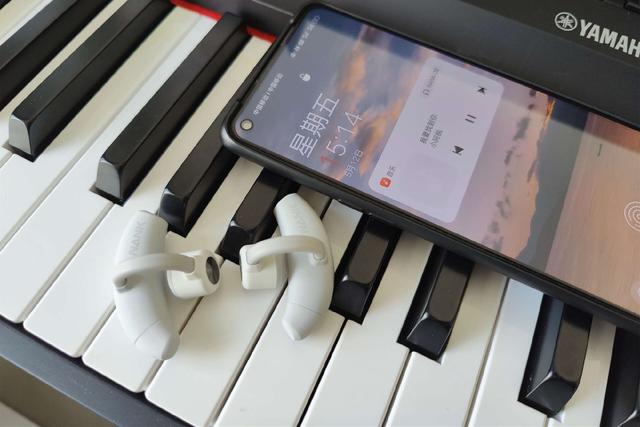 The Bluetooth headset with the most design elements at the moment, the ...