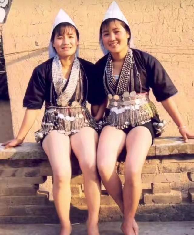 Minority ethnic groups in Yunnan, women wear shorts all their lives, and they wear underwear in ...
