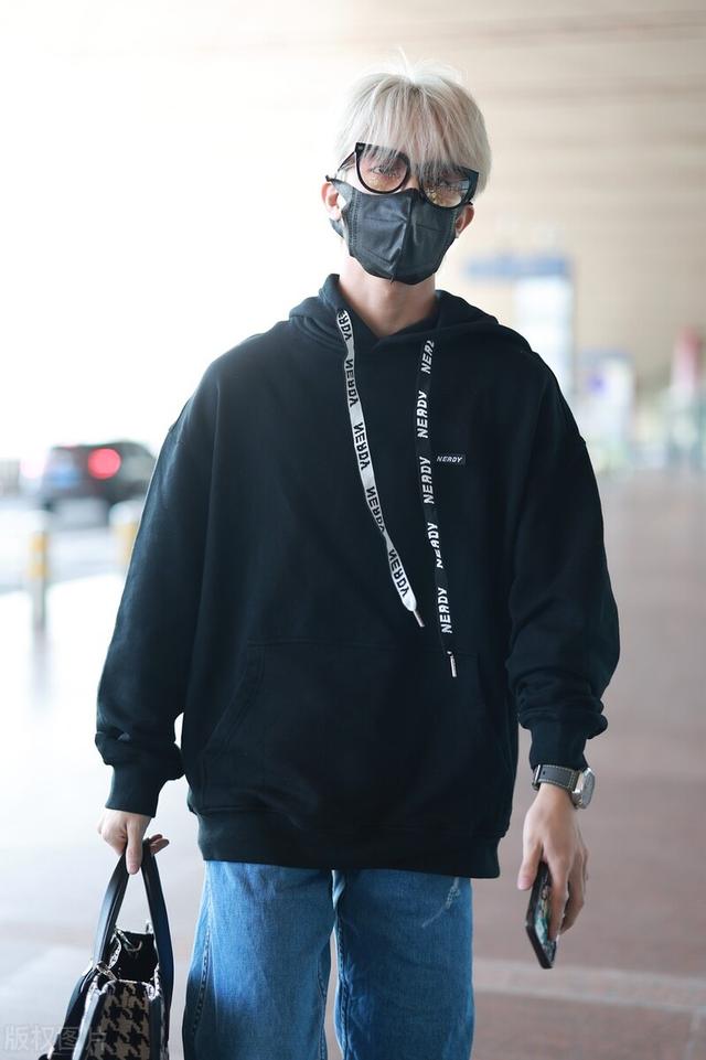 Sun Yihang appeared at the airport - iMedia