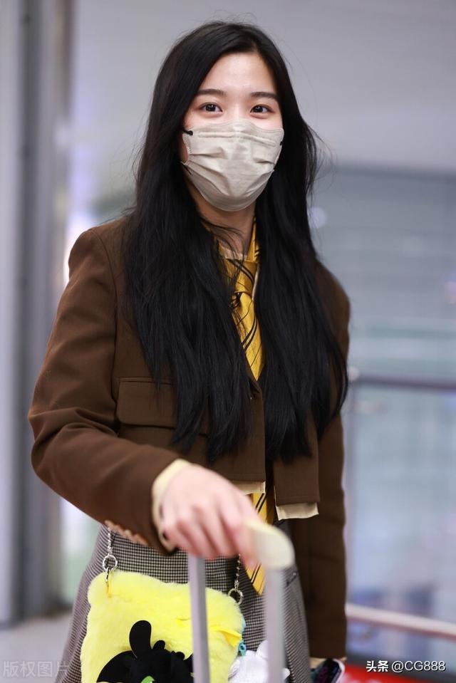 Star airport photos Lu Yuxiao appeared at Shanghai Airport on April 4 ...