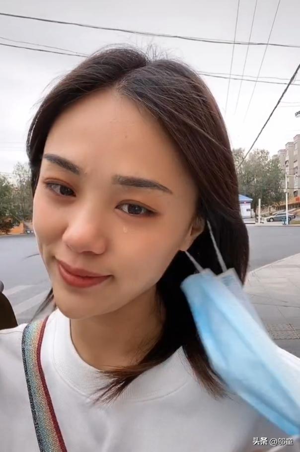 Fan Xiaohui lost weight in recent photos, took photos with fans in the ...