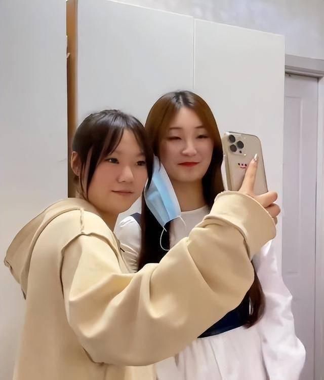 Chen Yanan made a cake and sent it to the security guard, but he was ...