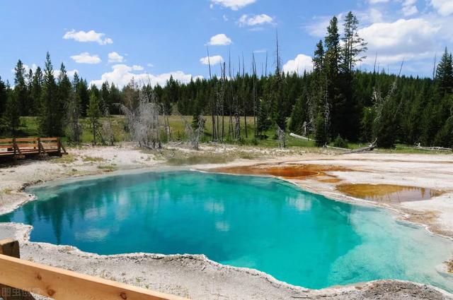 How to reflect the concept of ecological protection in hot spring ...