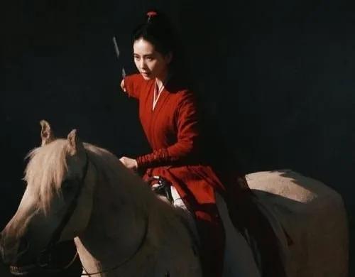 Liu Shishi and Ren Ruyi's new drama [Yi Nian Guan Shan] We don't know ...