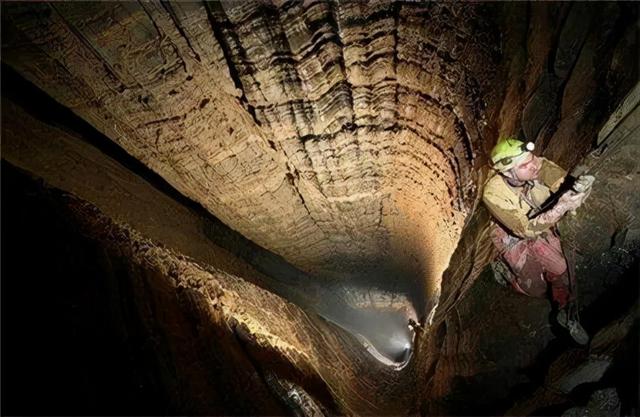 The most terrifying bottomless pit in the world makes countless people ...