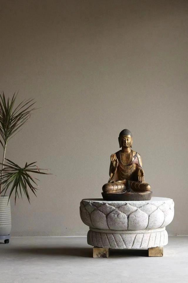 The bluestone size of the huge lotus stone seat: diameter 80, height 39 ...