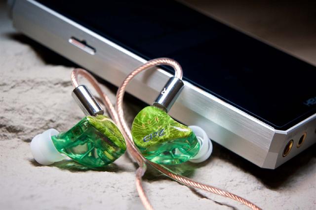 Really rolly EPZ K5 four-iron earphone with a circle - iMedia