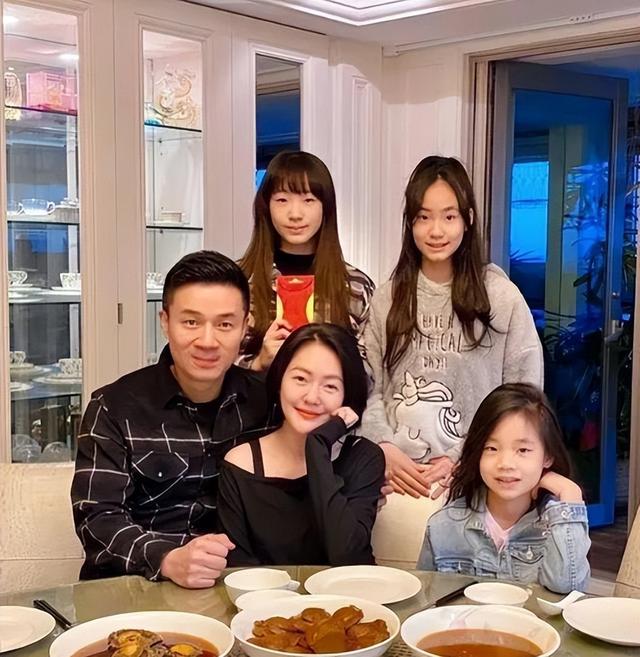 It was revealed that Xu Yajun had an illegitimate child, and she had ...