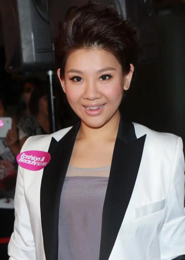 Zheng Xinyi: Witnessing my father Zheng Shaoqiu's empathy, I don't want ...