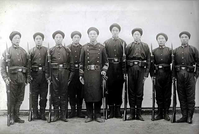 Xinjiang War (98) - Yang Zengxin fought hard against Altai and defeated ...