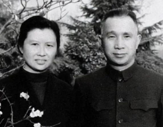 In 1994, Zhang Zhen and his wife visited Chu Qing. Chu Qing said ...