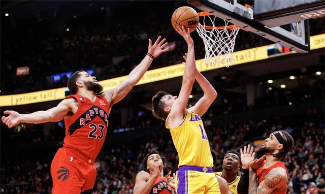 The savior of the Lakers, Reeves has become a fig leaf for the Lakers ...