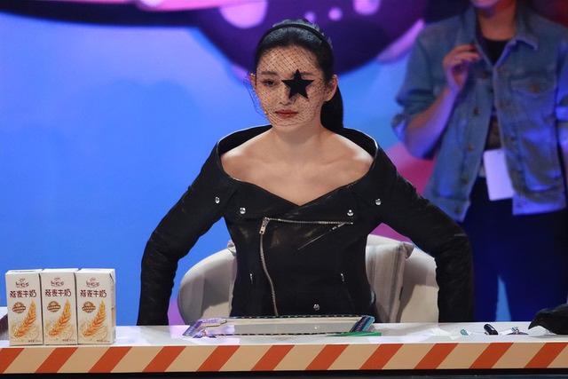 Big S's "one-eyed look" is probably only hers that thinks it is ...