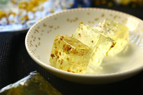 Three kinds of crystal pastries: crystal osmanthus cake, purple sweet ...