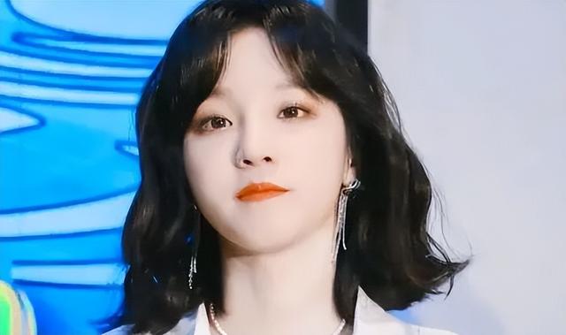 Little Gossip, Song Yuqi, Li Landi, Hou Minghao, Di Lieba - iMedia