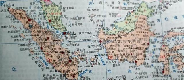 The islands of Indonesia can be divided into four major archipelagos ...