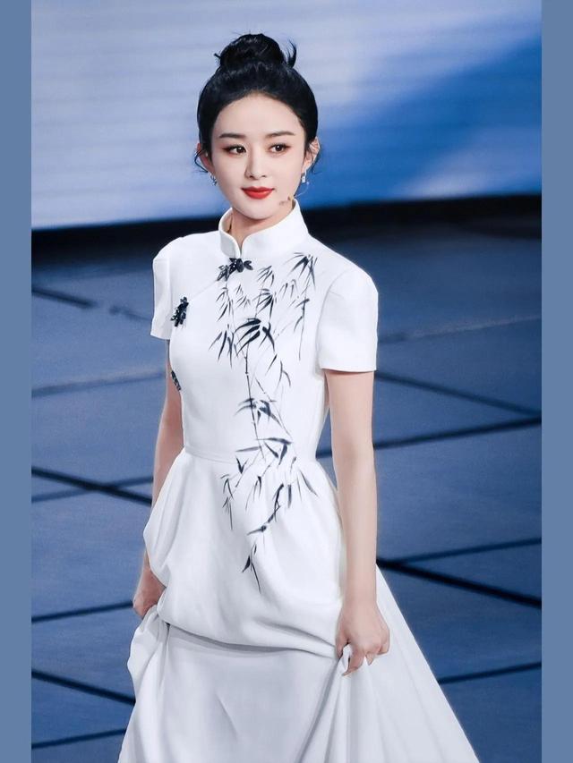 Zhao Liying, the cheongsam outfit for the Spring Festival Gala is so ...