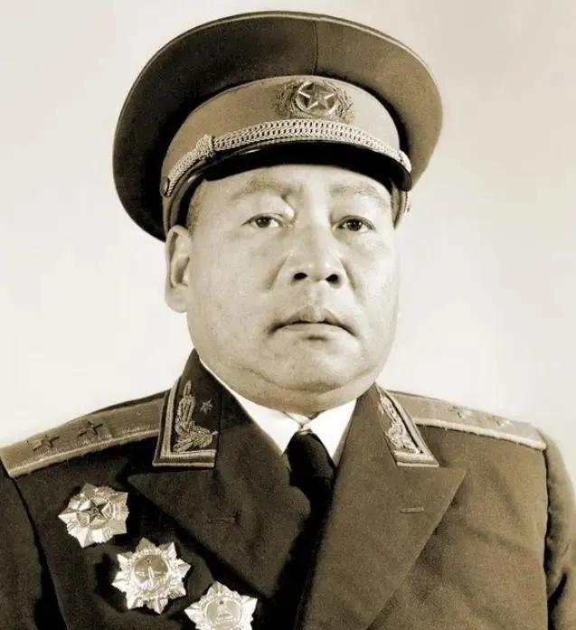 Teng Haiqing was transferred to the division headquarters as a platoon ...