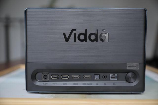 Vidda C1S and Kelon air conditioner are in the same frame, appearing in ...