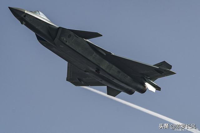 The J-20 is getting more and more advanced, and the two-seater version ...