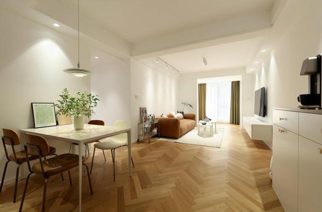 After seeing the 89 square meters home where she lives alone, I found ...