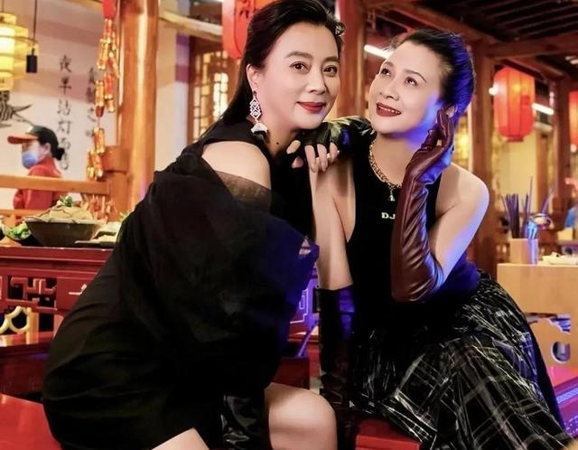 Mu Liyan: Gong Li's classmate, who had an outstanding figure when she ...