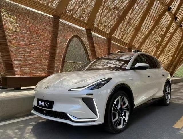 Zhiji's sales continued to rise, and the number of LS7 orders exceeded 15,000 units - iMedia