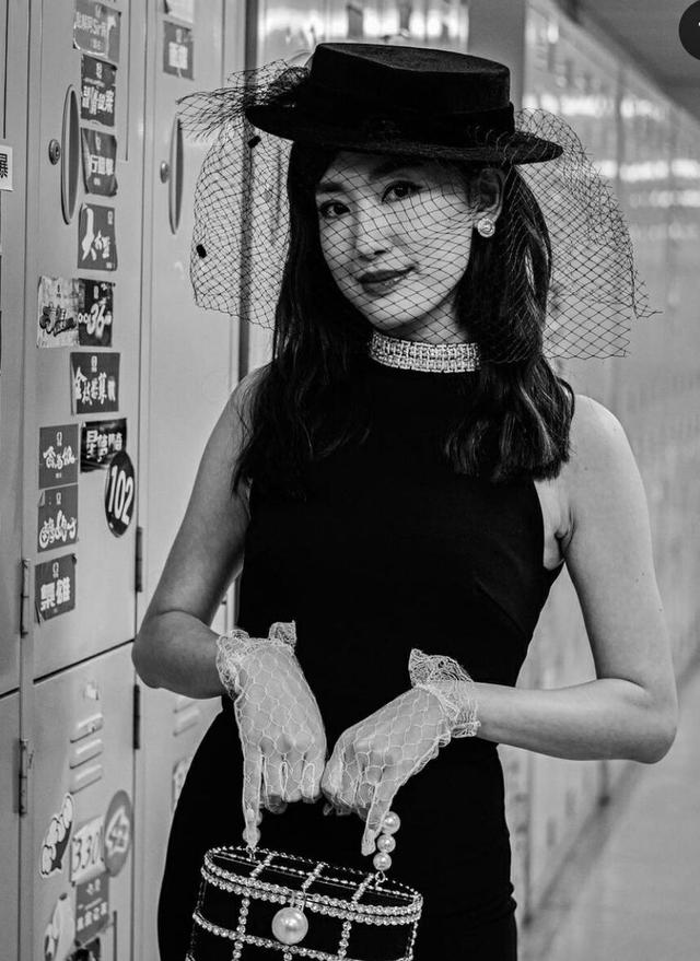 Jiang Jiamin traveled to Europe in depth, turned himself into a drama ...