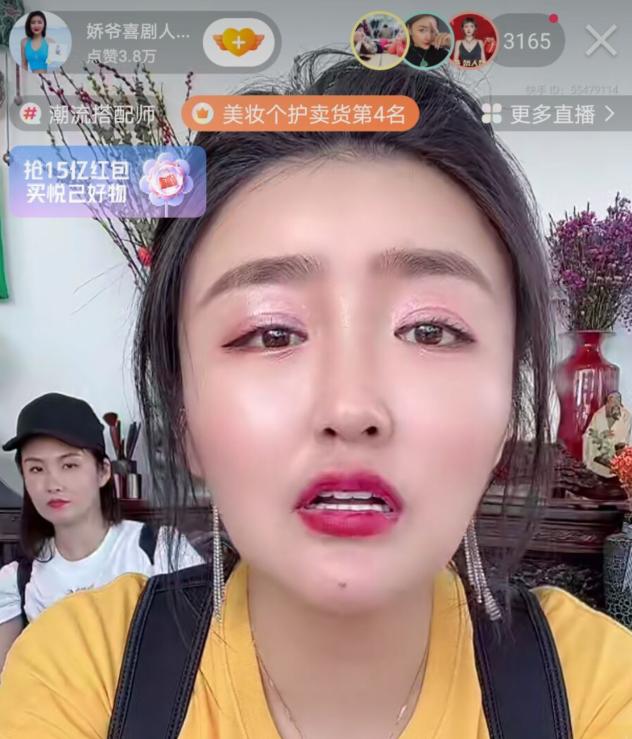 Jiaojiao replies to Xu Kaiquan on the live broadcast: Old hooligan, you are also hot on matters ...