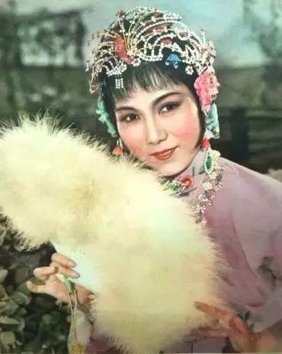 Pingju master Xin Fengxia mentions Yan Fengying and sheds tears. In ...