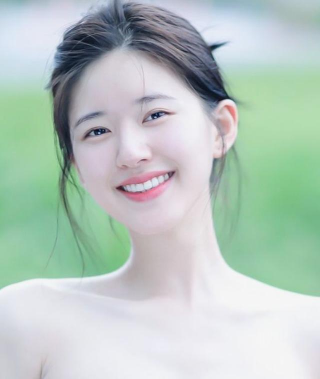 Zhao Lusi: The pure white dress, the look on the face without makeup ...