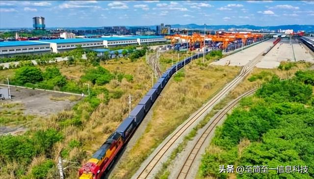 How can the online freight platform achieve more efficient development ...