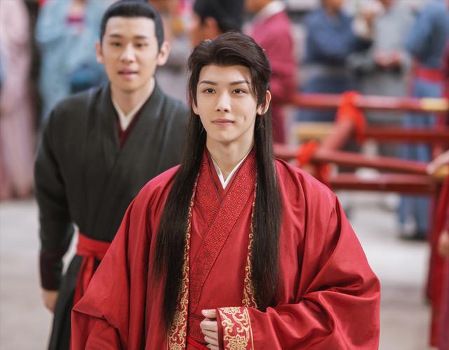 [Choose the King] Song Xiyuan engages in business and Wang Yilun live broadcasts cos eggplant ...