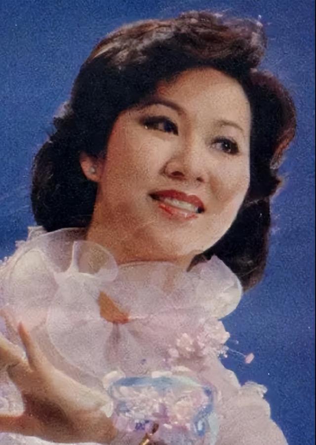 She quit the music scene at the age of 29 due to marriage, but 5 years ...