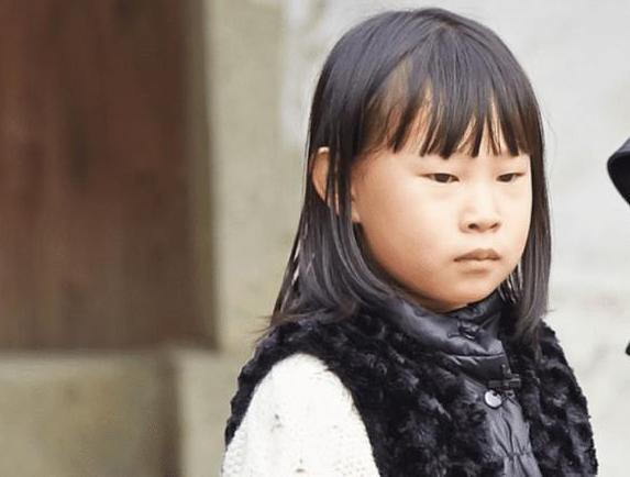 Her father regretted taking her out of the country. Shen Jiarun, who ...