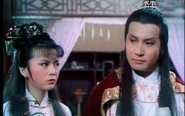 Murong Fu's Family and Country Past: Chapter 1: A Distant Sound - iMedia